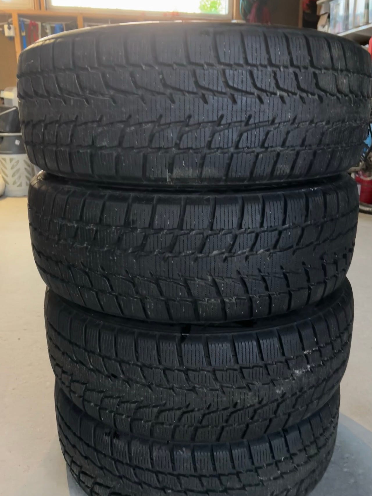 Piggfrie vinterdekk 205/60R16 | FINN-torget