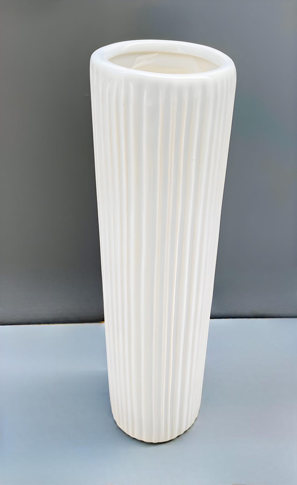 Høy smal hvit vase keramikk 29 cm | FINN-torget