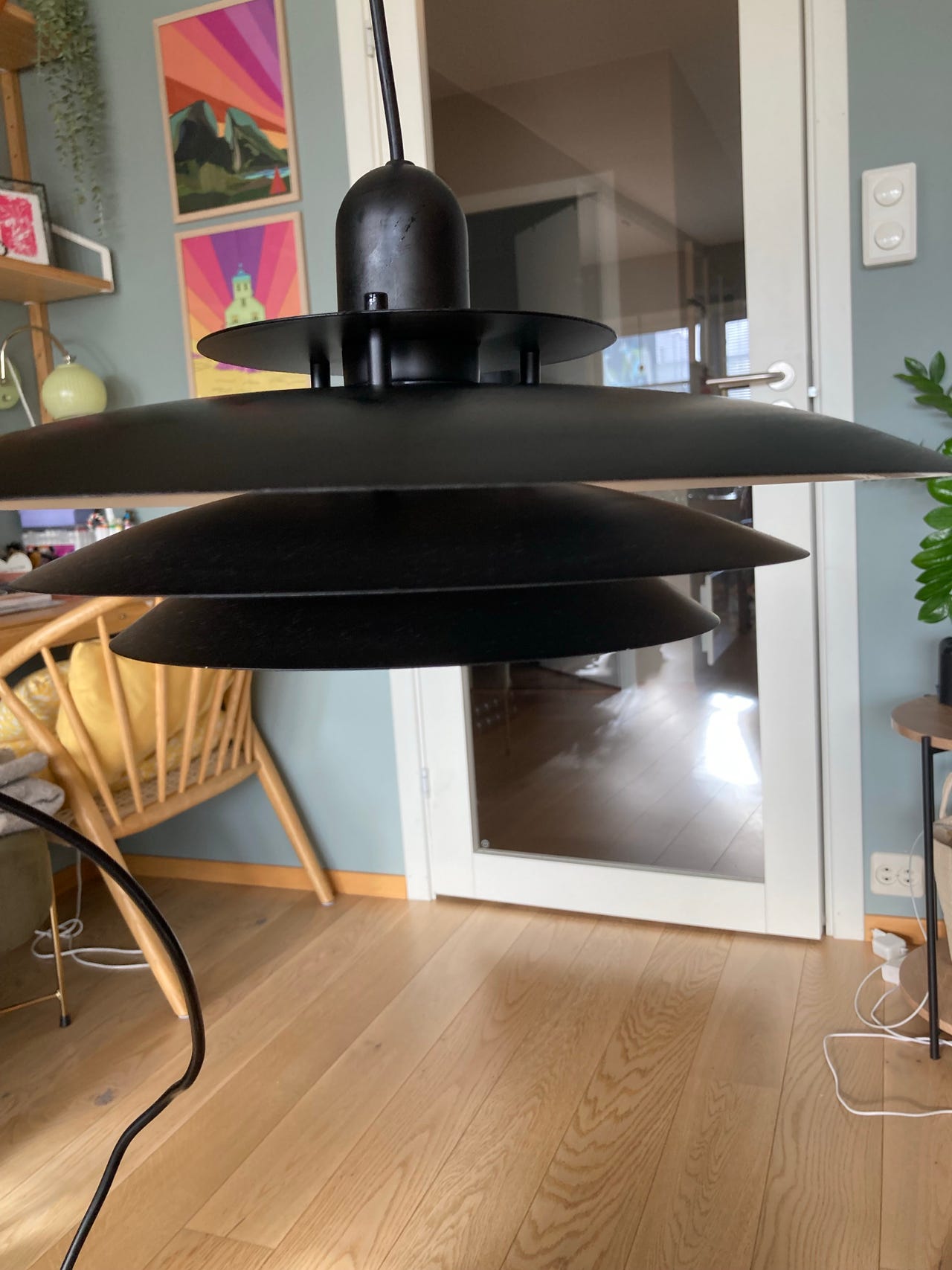 Stilig sort taklampe 🖤 | FINN-torget