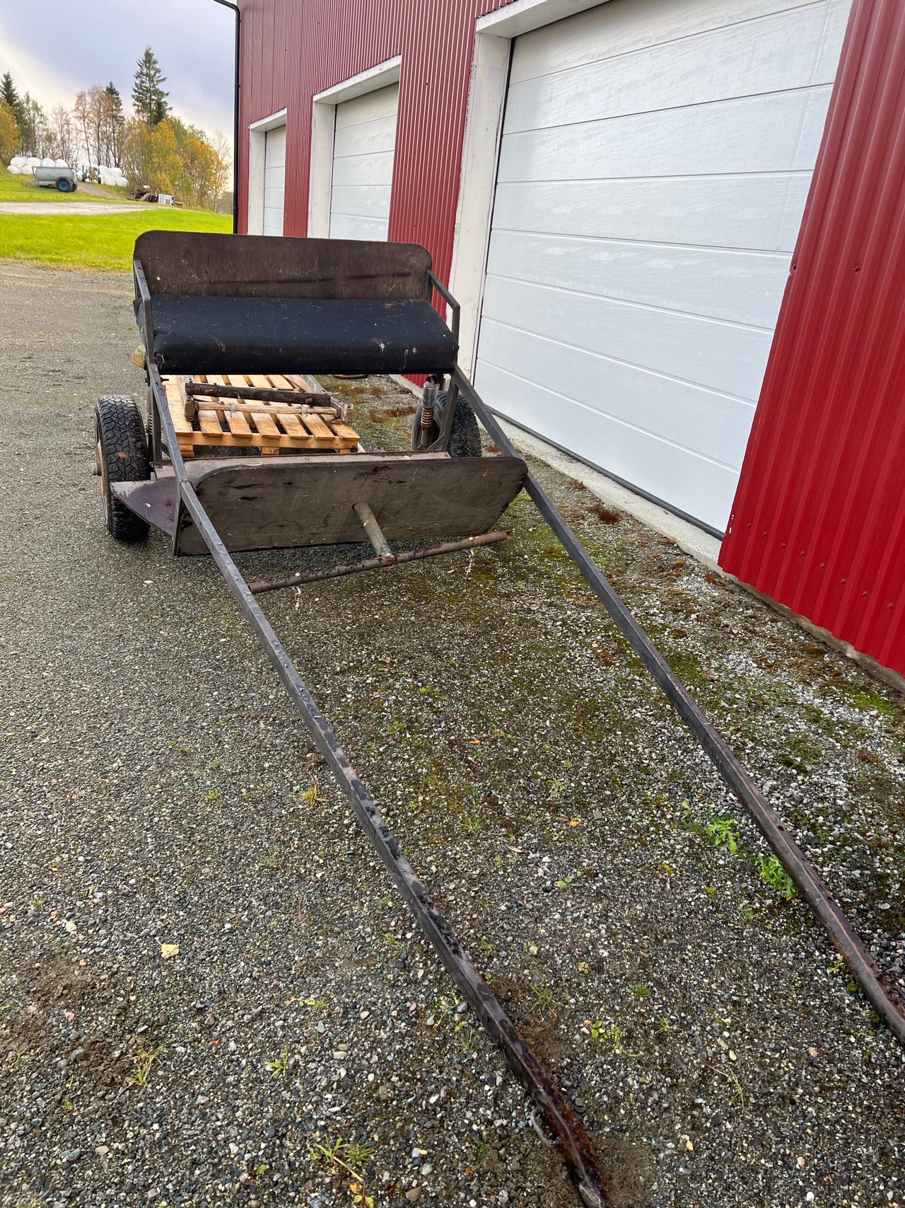 Hestekjerre med sete og hjul | FINN-torget