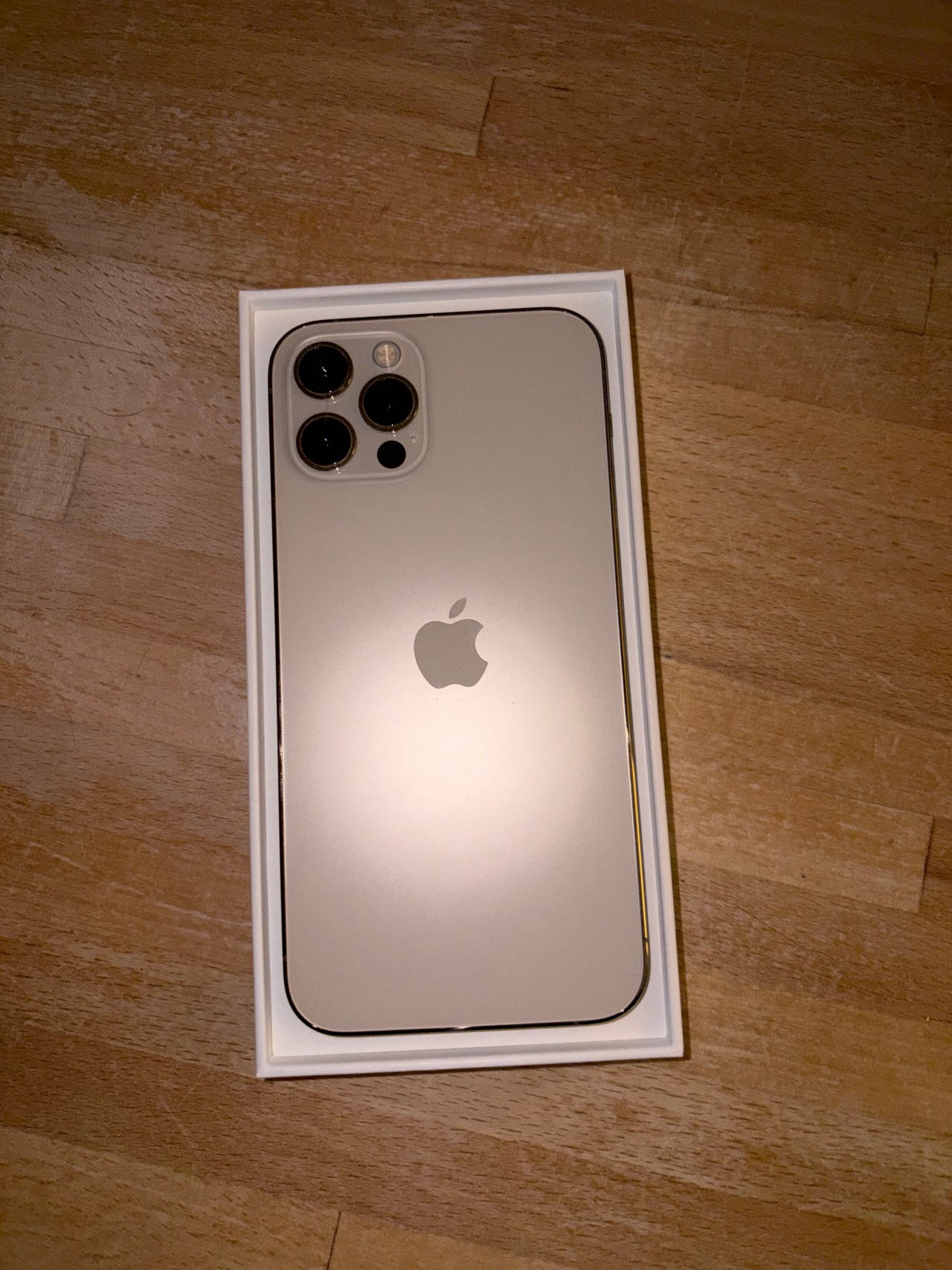 Apple iPhone 12 Pro Mobiltelefon 256 GB Gull | FINN-torget