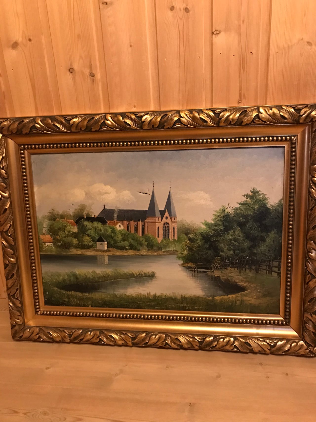Antik tung, stor gullforgylt ramme i tre 100x92 cm | FINN-torget
