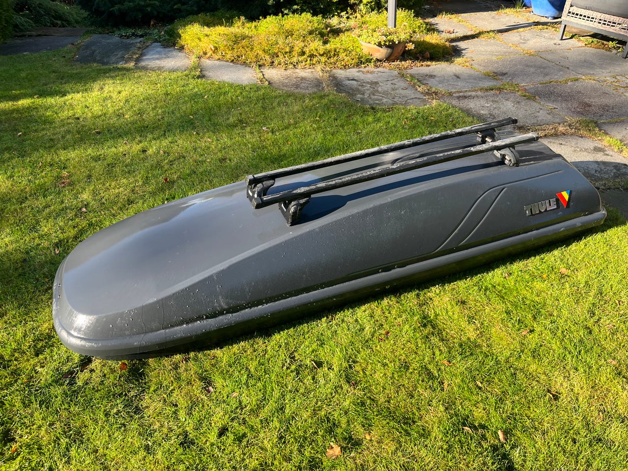 Thule takboks med stativ + Thule tak-sykkelholdere (2 stk) med stenger ...