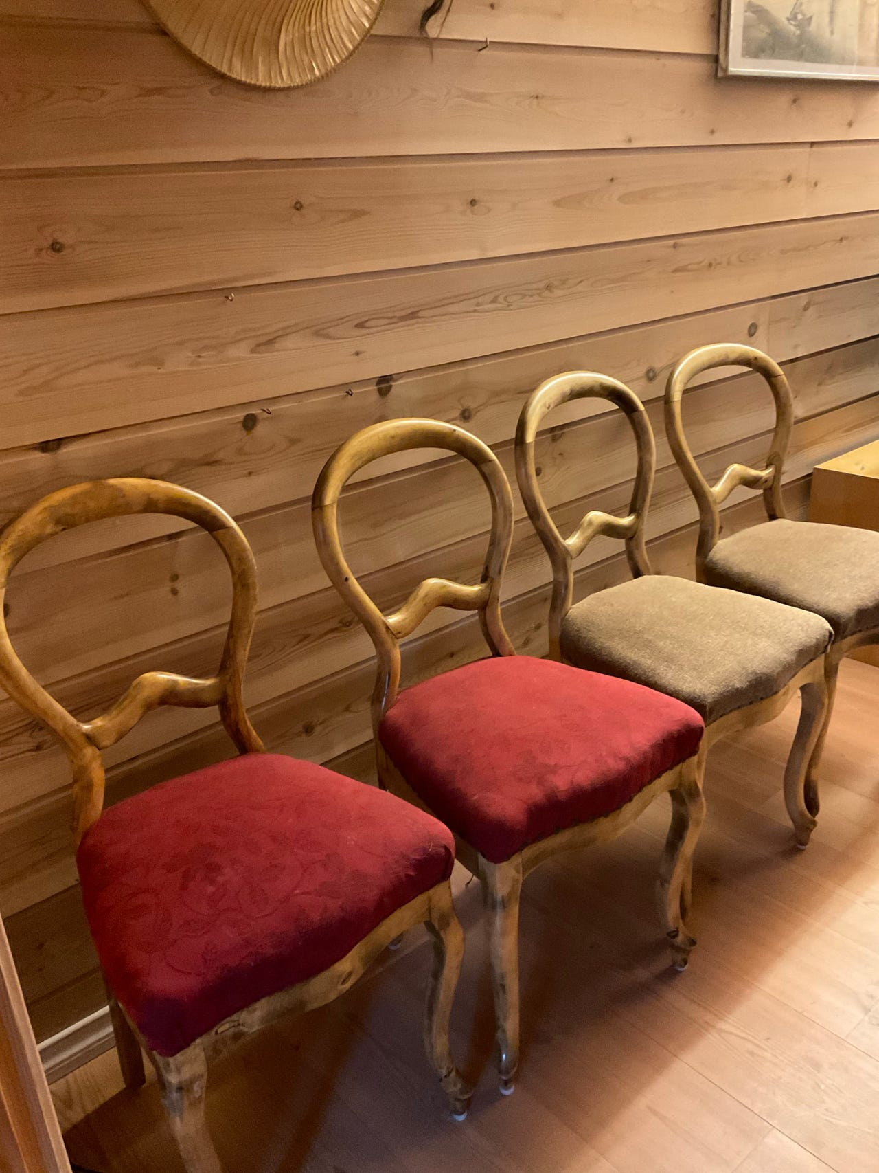 Fine gamle stoler til salgs. 4 stk. | FINN-torget
