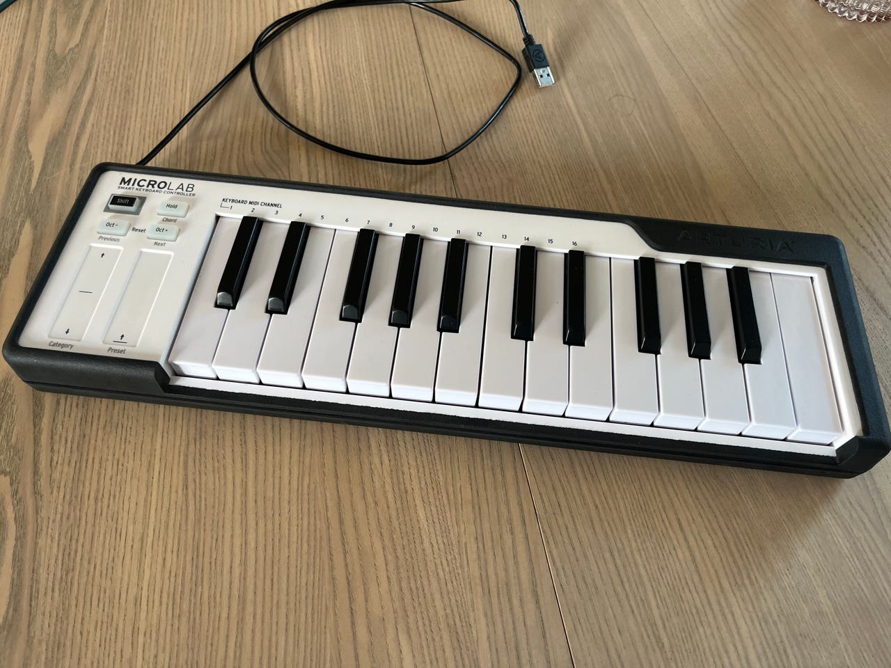 Arturia Microlab - MIDI Keyboard / Controller USB hvit svart | FINN-torget