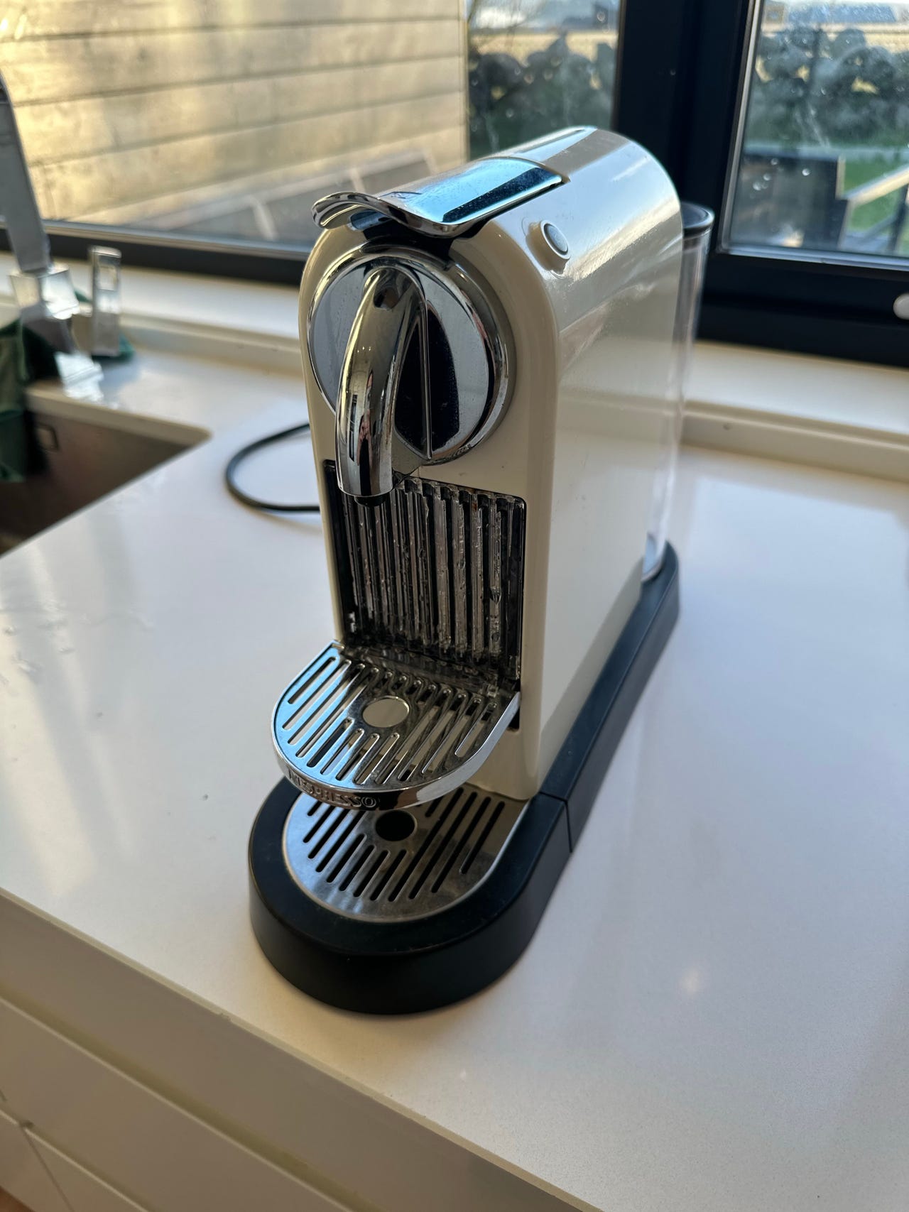 Nespresso Kapselkaffemaskin hvit/beige | FINN-torget