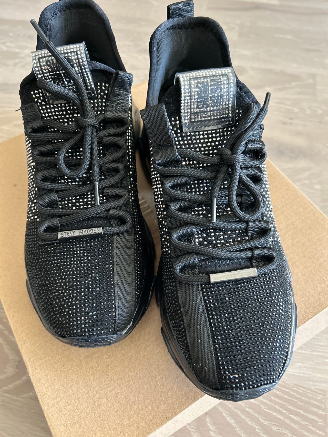 Steve Madden - Svart Strass Detaljer | FINN-torget