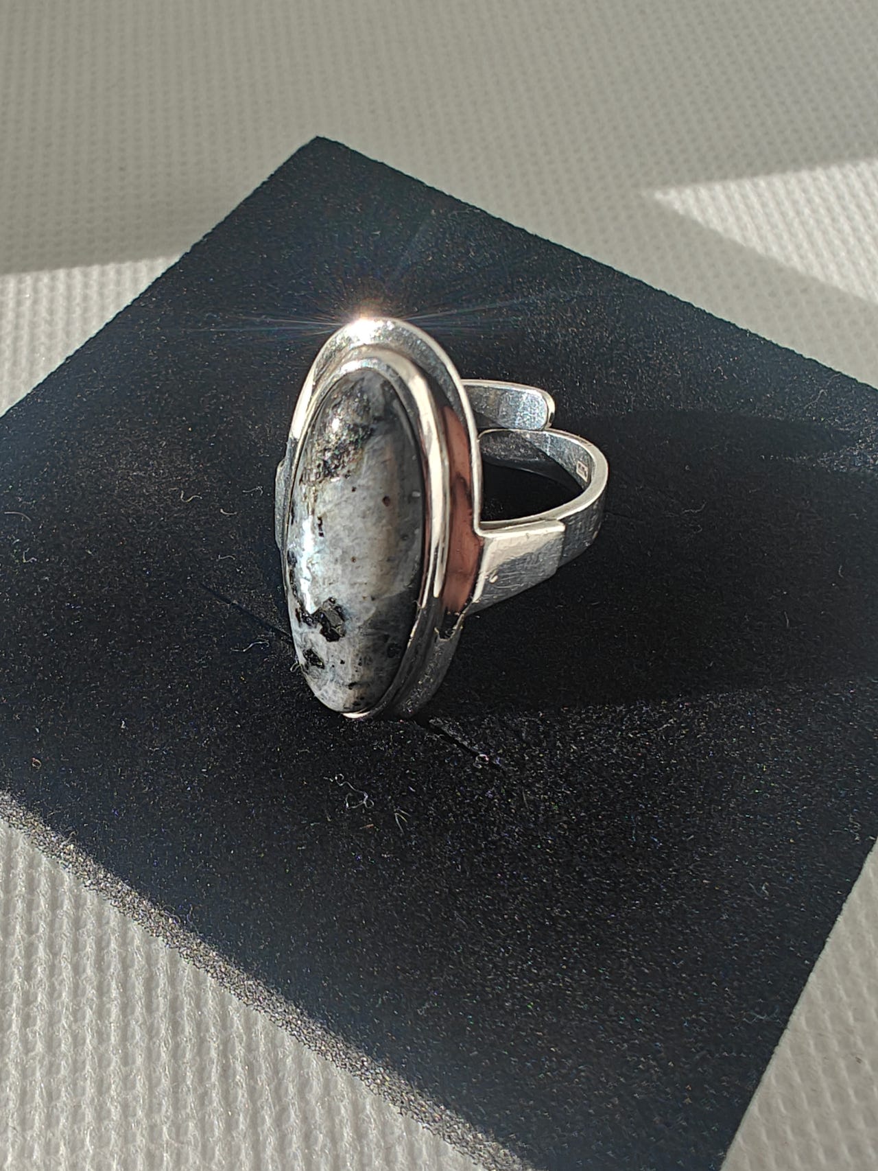 Ring med labradoritt 925S | FINN-torget