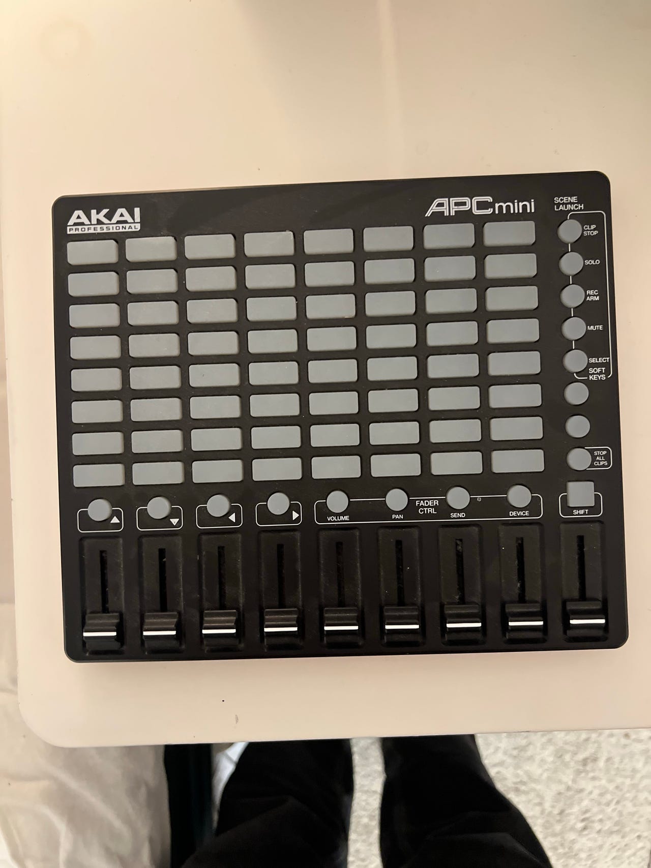 Akai APC Mini MIDI-kontroller svart | FINN-torget