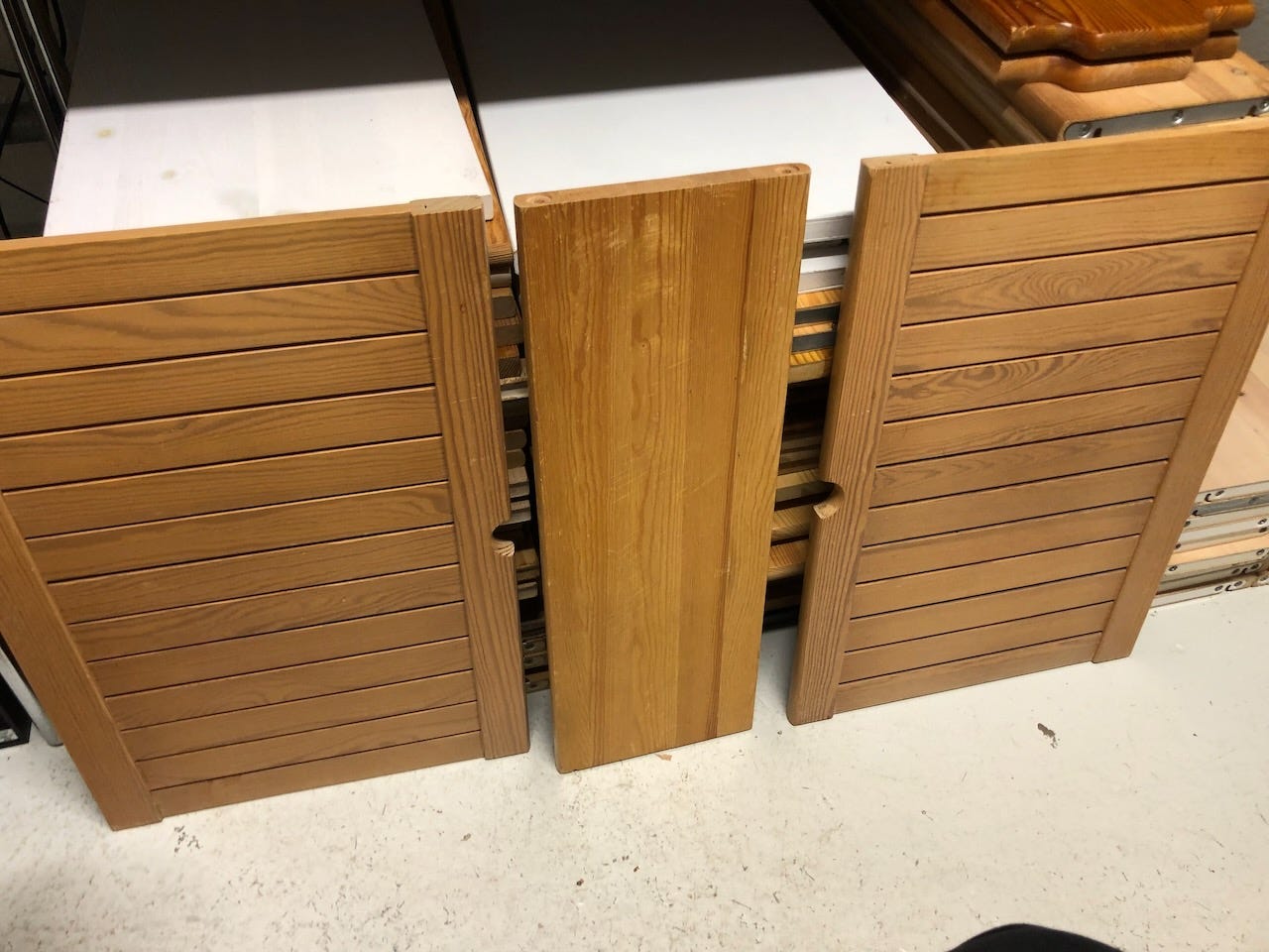 To dører og mellomstykke for skap i BBB-reolserien. BBB-reol. | FINN-torget