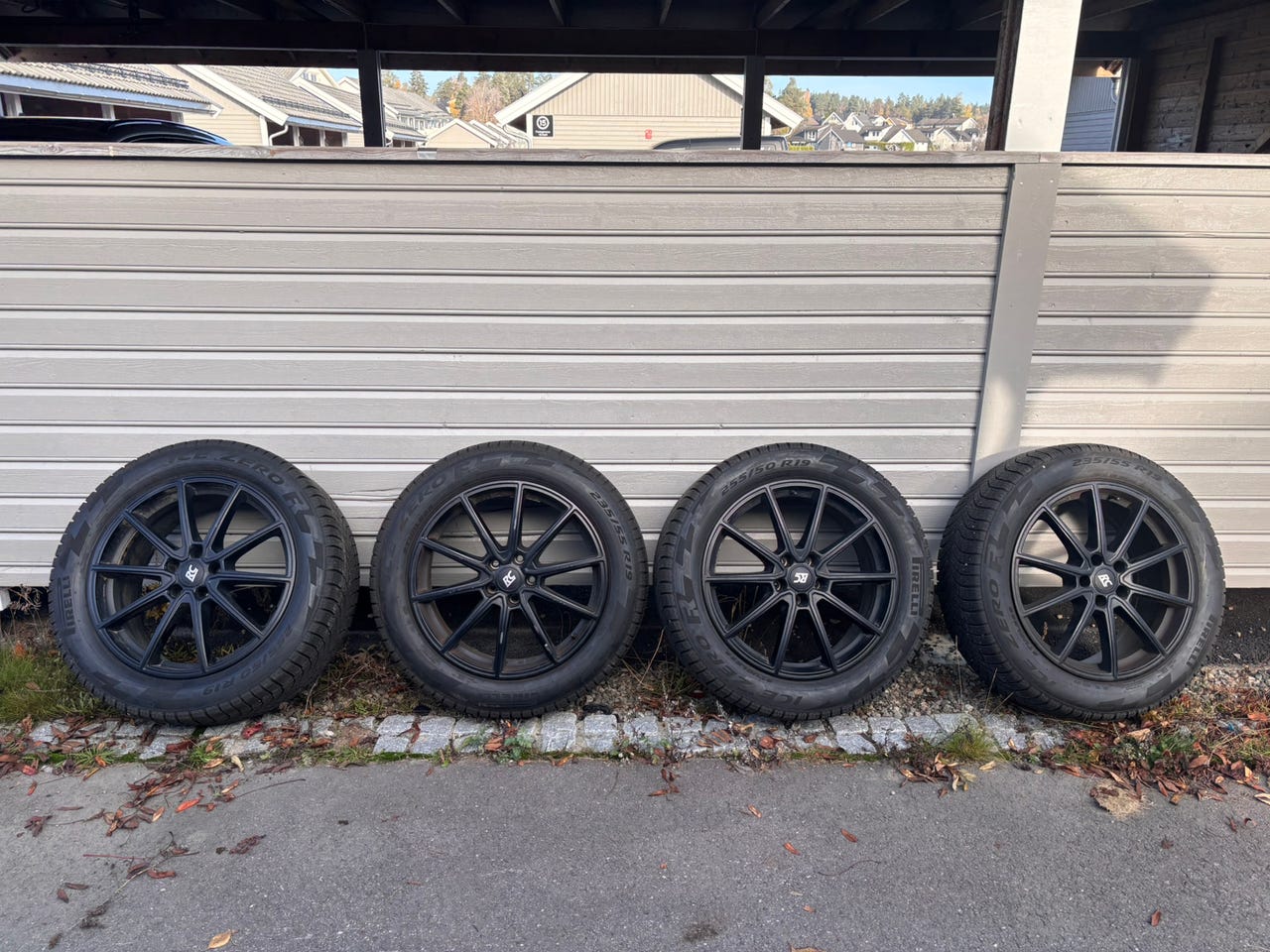 Fire piggfrie vinterdekk Pirelli Ice Zero 19” – RC-Design felger | FINN ...