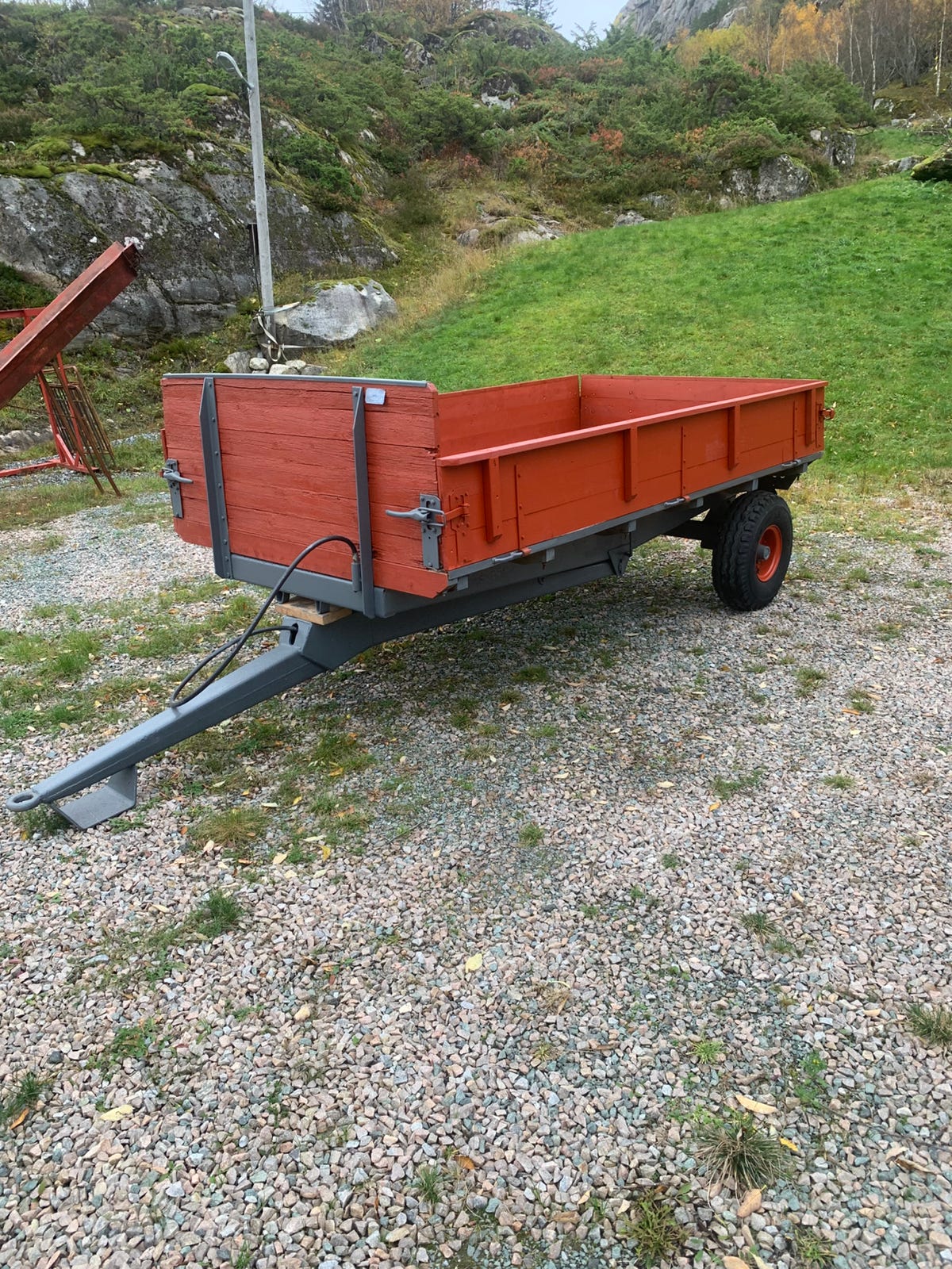 TRAKTORHENGER | FINN-torget