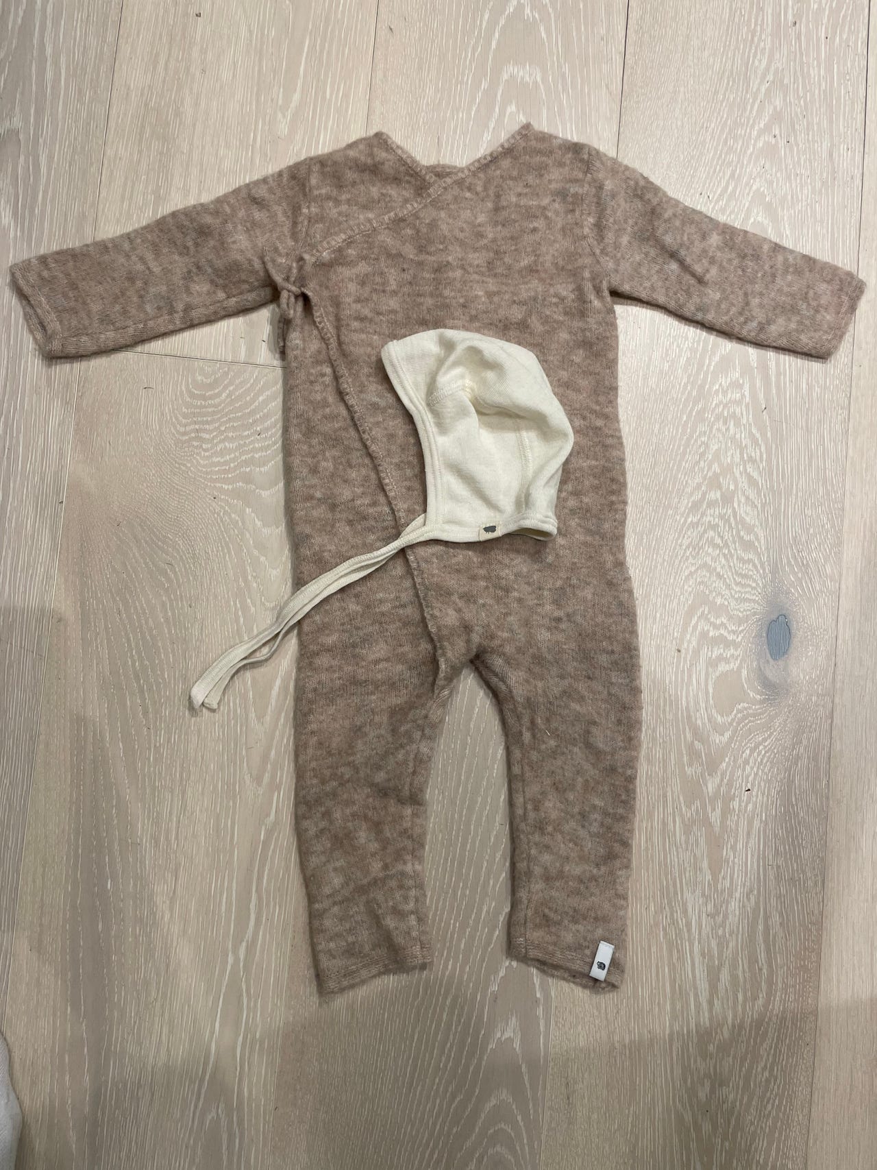 Dress og lue til baby str 62-68 | FINN-torget