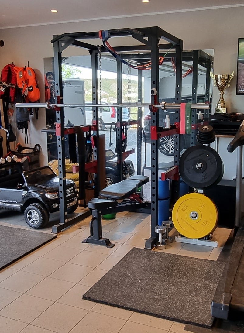 Det ultimate treningsutstyret for hjemmegymmen! Pivot H3260 Power Cage ...