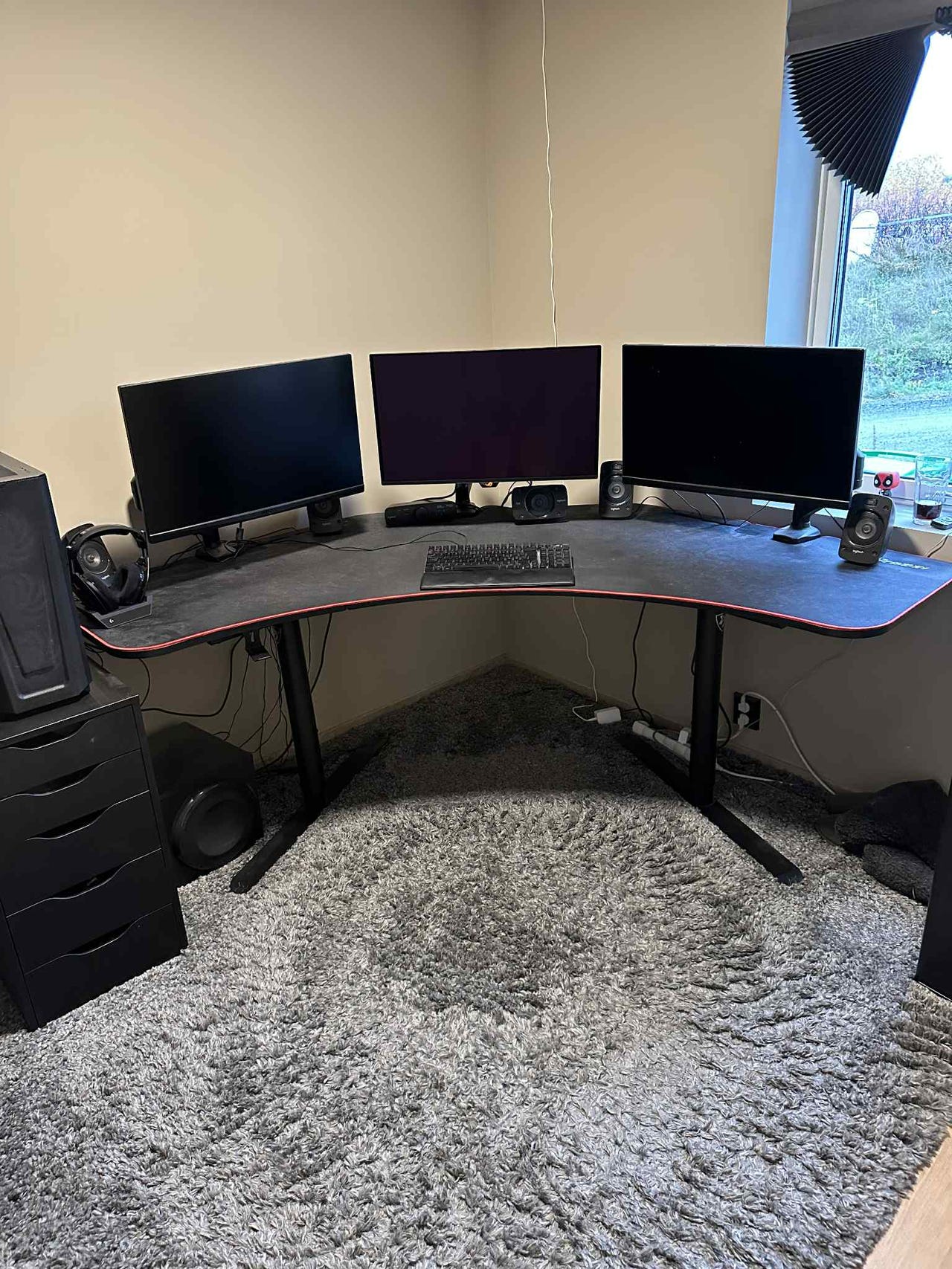 Arozzi Arena Angelo gaming skrivebord | FINN-torget
