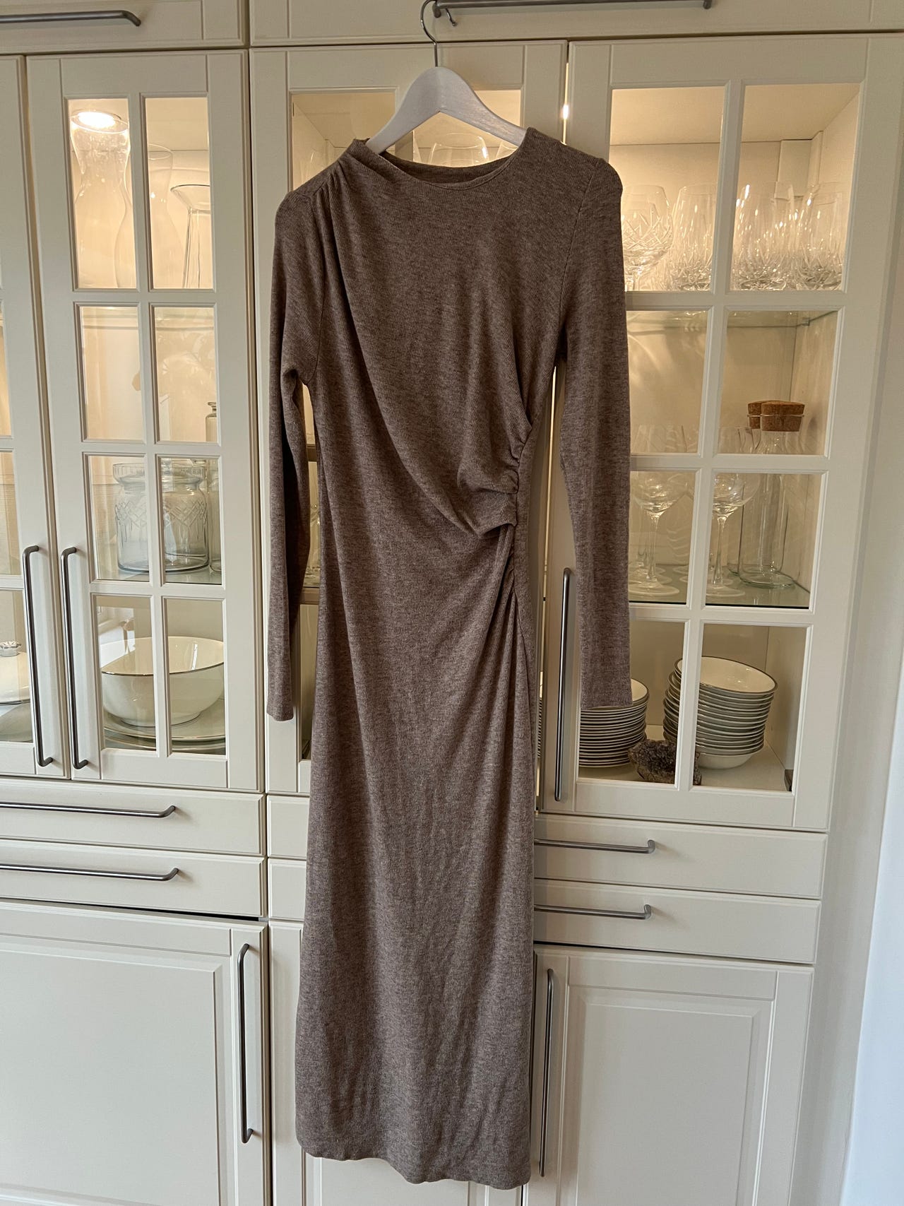 Lang figurnær kjole str M | FINN-torget