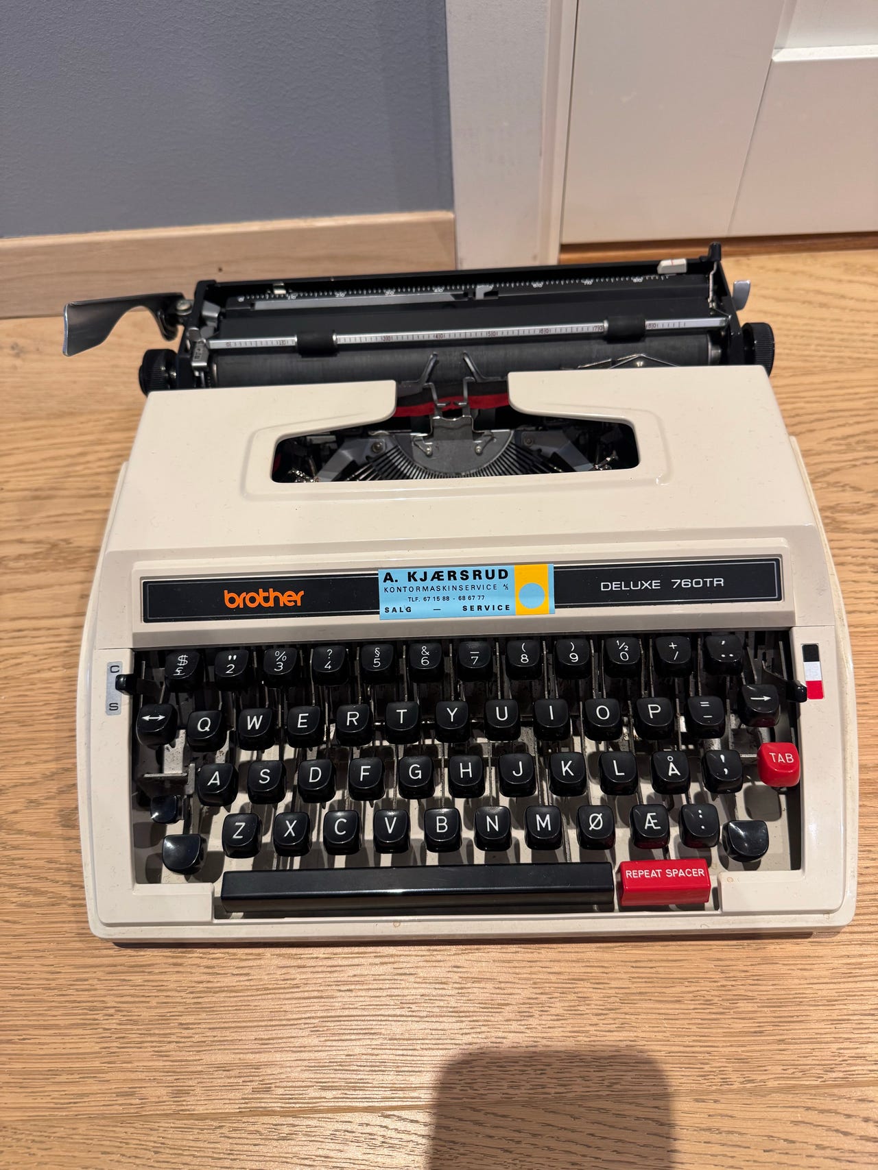 Brother Deluxe 760 Typewriter Bærbar Beige | FINN-torget