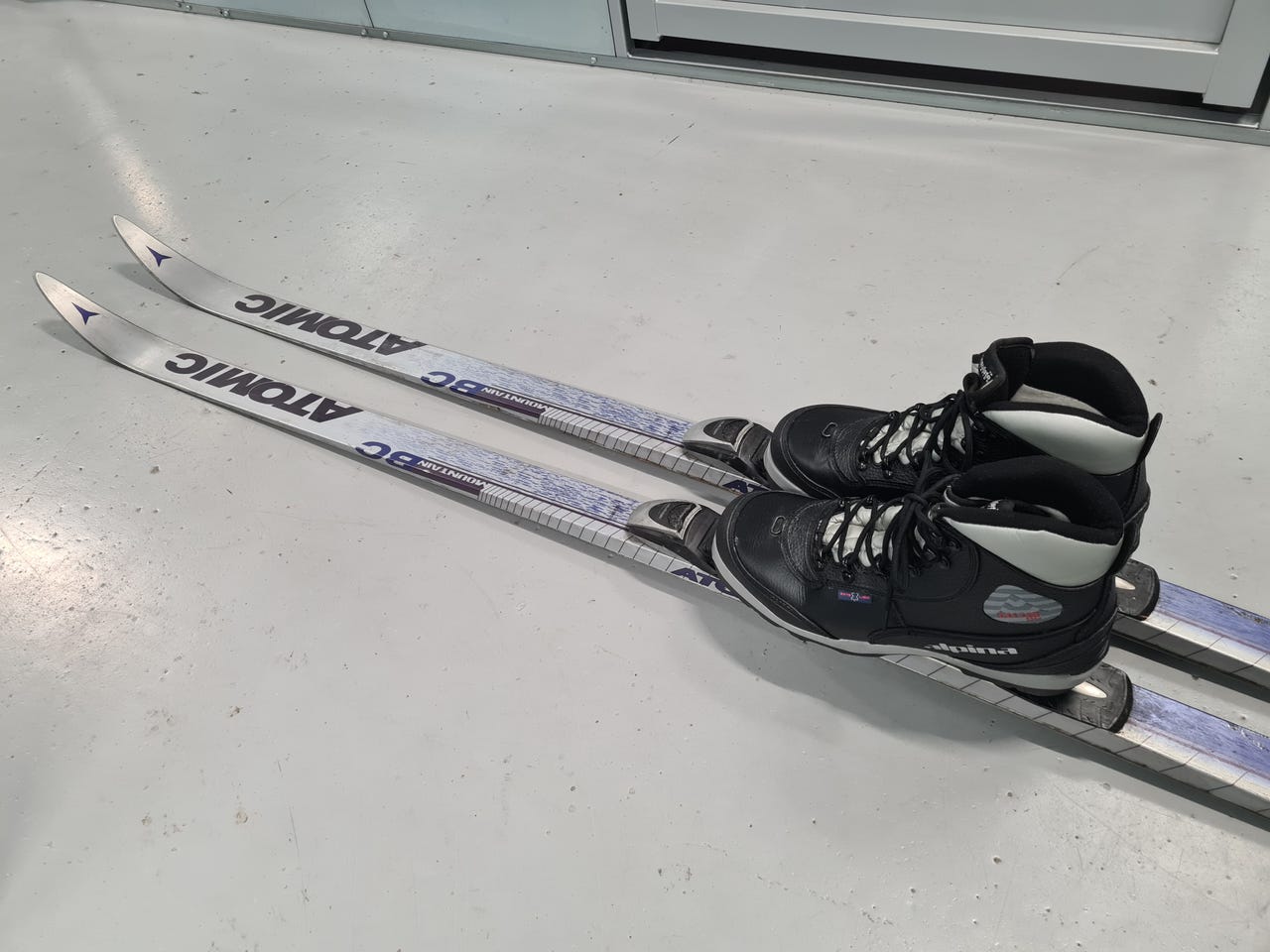 Atomic Mountain BC Fjellski + alpina BD850 skisko | FINN-torget