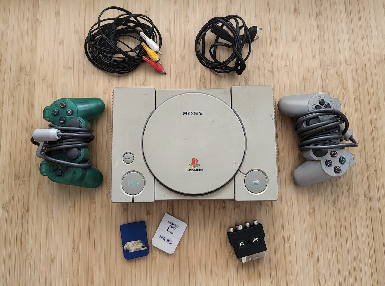 Sony PlayStation Original Spillkonsoll med Tilbehør og Spill | FINN-torget