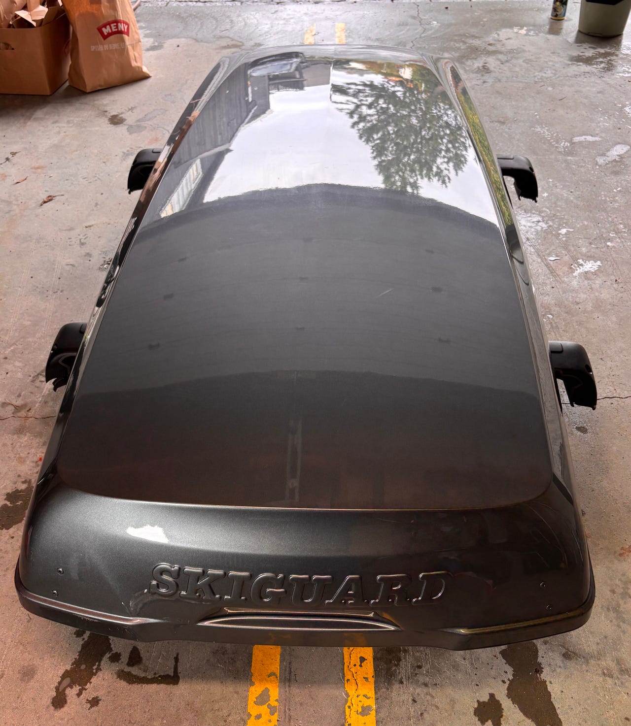 Thule Skiguard takboks 860 Touring, med tilhørende Thule takstativ ...