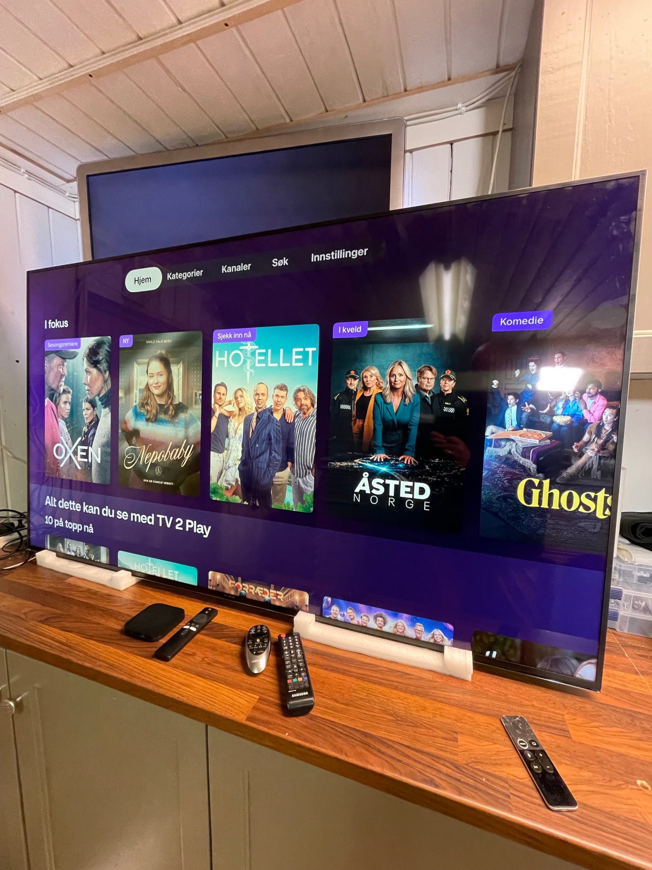 Samsung 65” Smart-TV (4K UHD) med Android Mi Box og veggfeste – nydelig ...