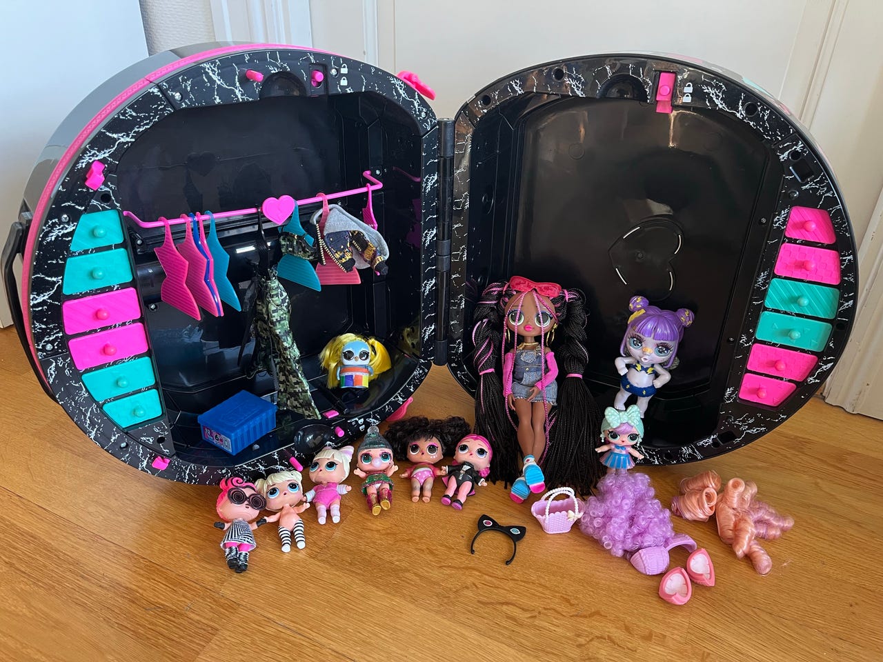 L.O.L. Surprise OMG Fashion Closet On-The-GO | FINN-torget