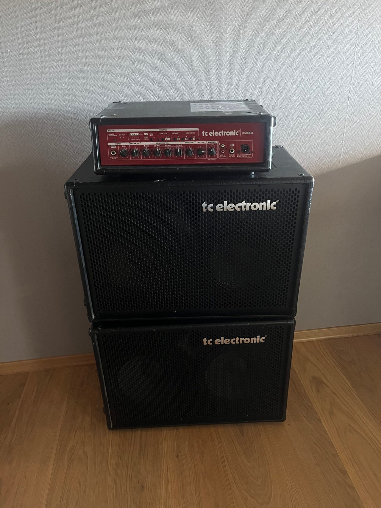 TC Electronic BH500 Bassforsterker med TC Electronic RS210 og RS 212 ...