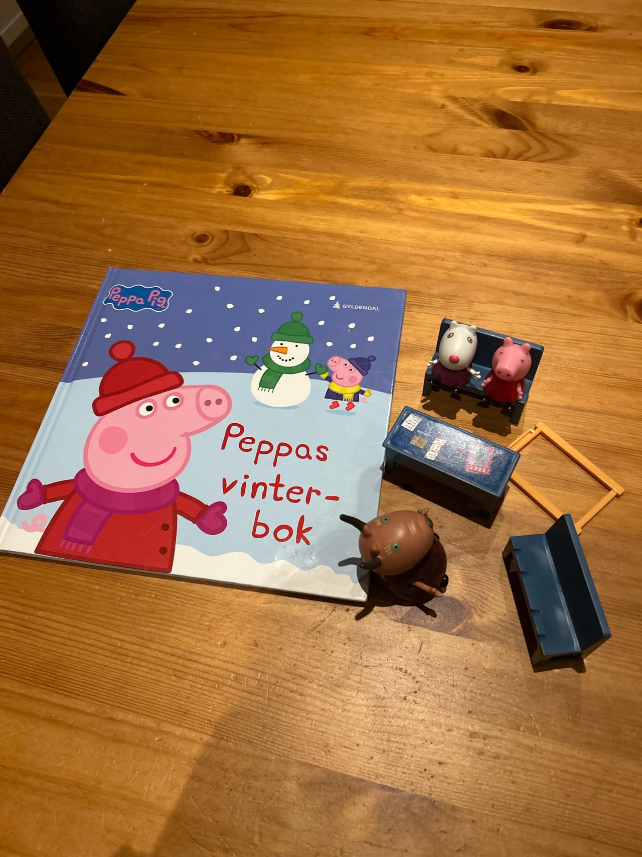 Peppa Pig Peppas vinterbok Barnebok og leker | FINN-torget