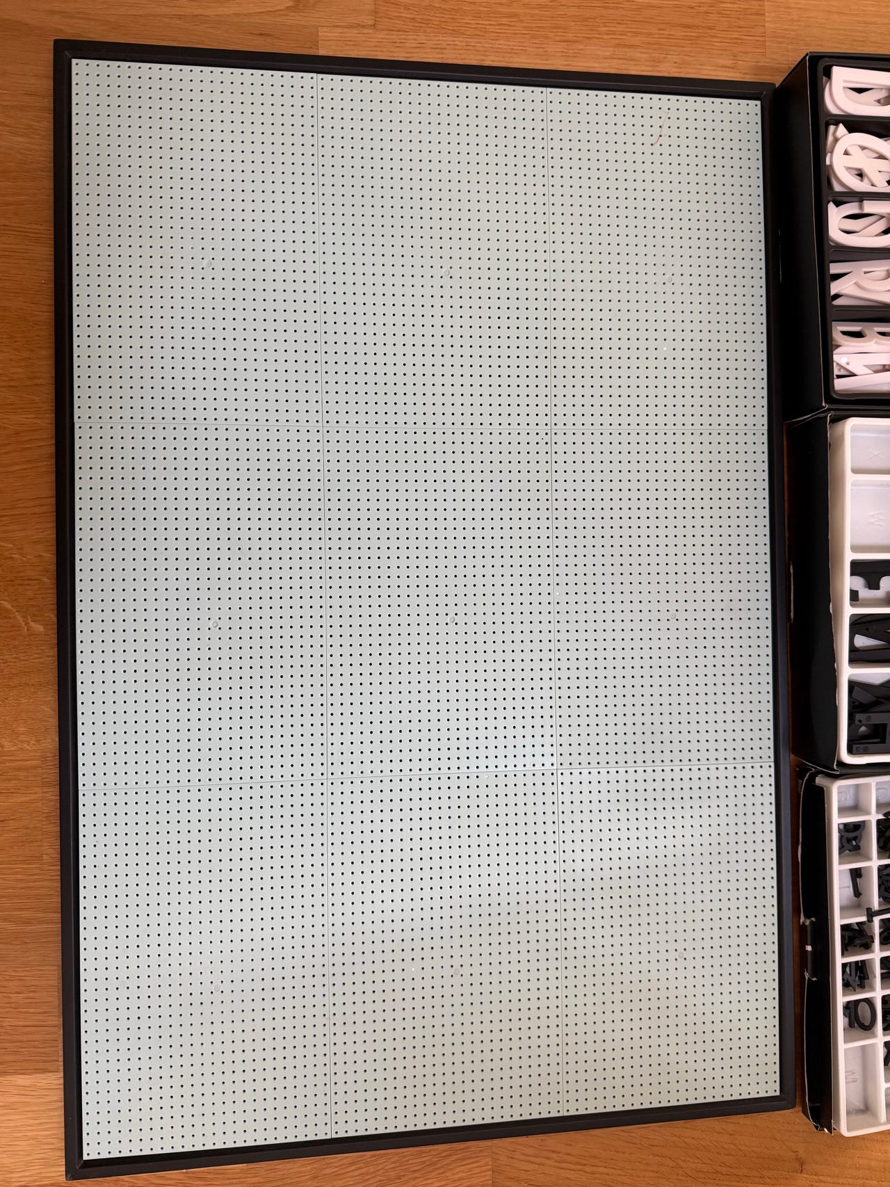 Design Letters A2 tavle med masse bokstaver | FINN-torget