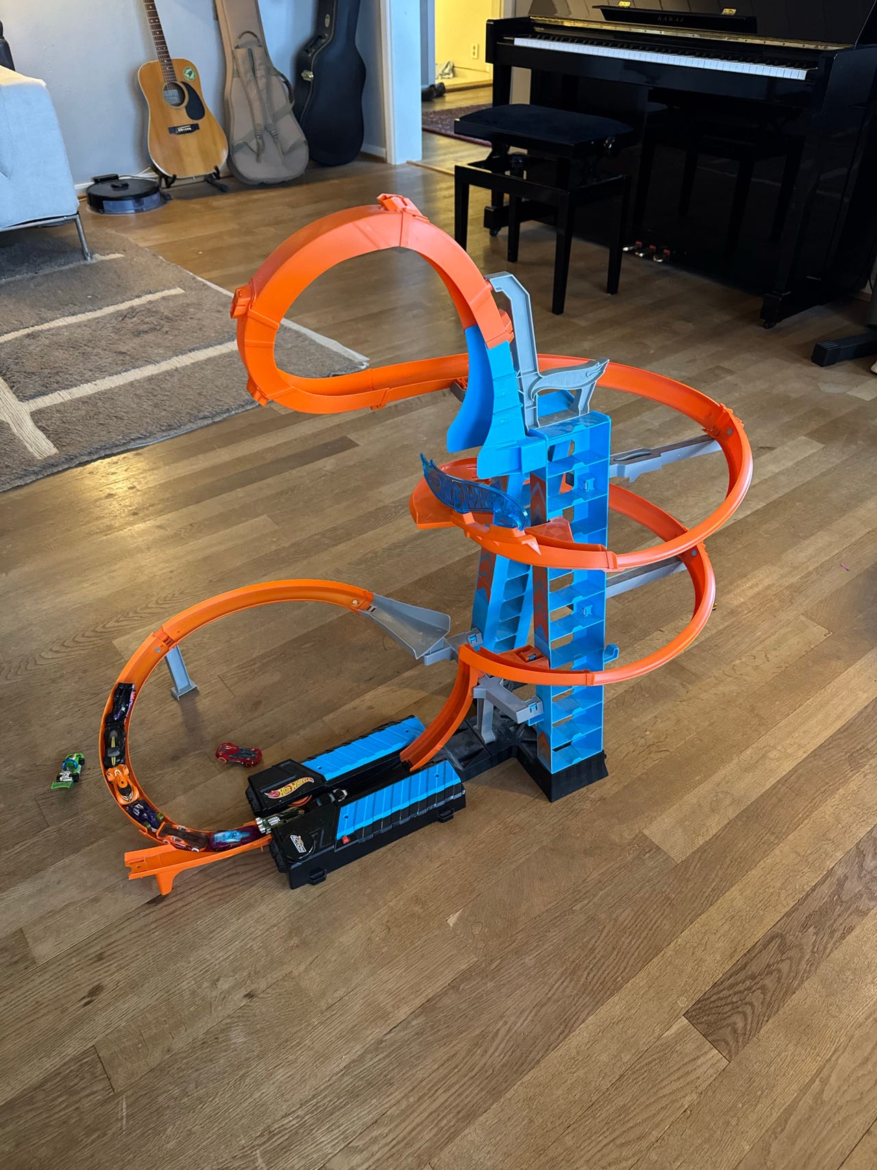 Hot Wheels Løpebane med spiral og bilbane | FINN-torget