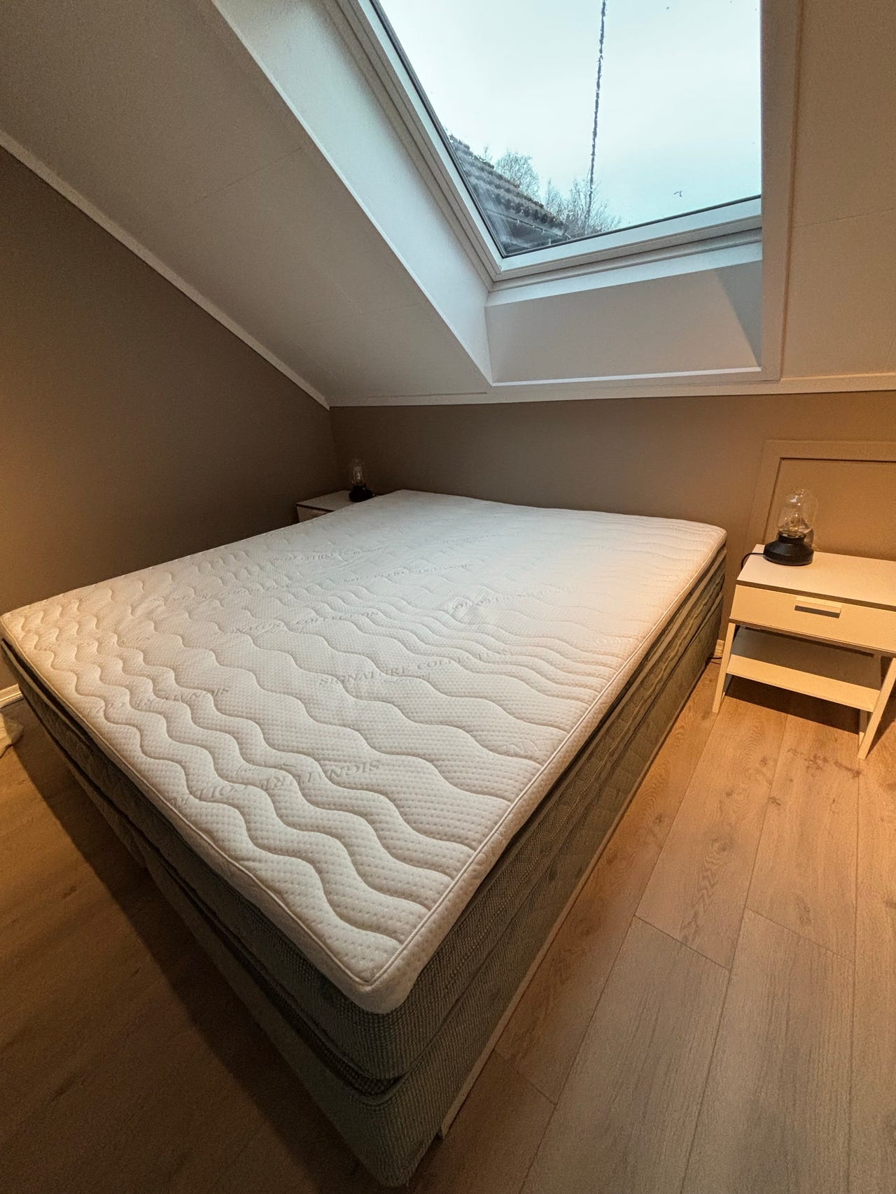 Svane seng 180x200cm - RESERVERT | FINN-torget