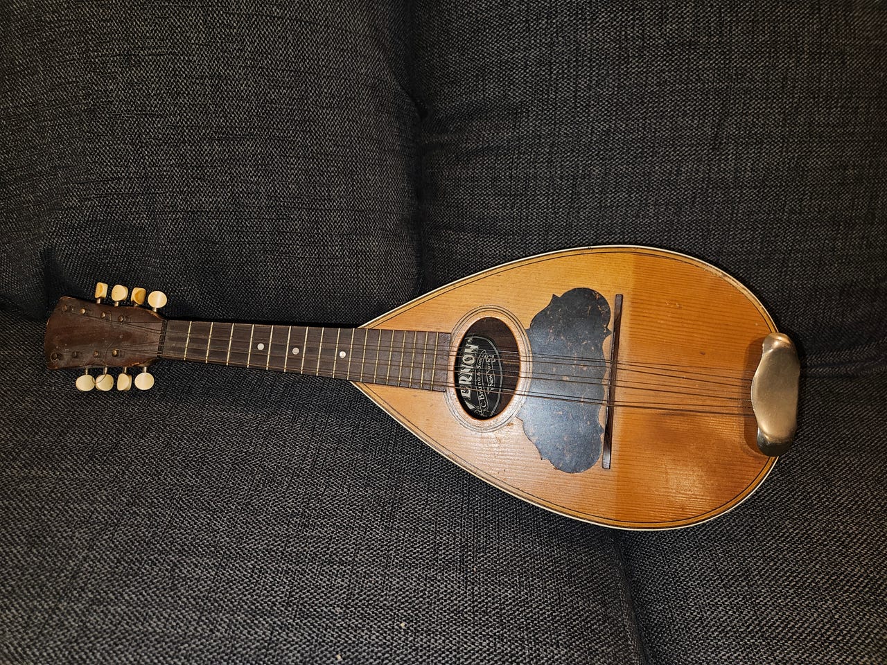The Vernon Akustisk mandolin i tre | FINN-torget