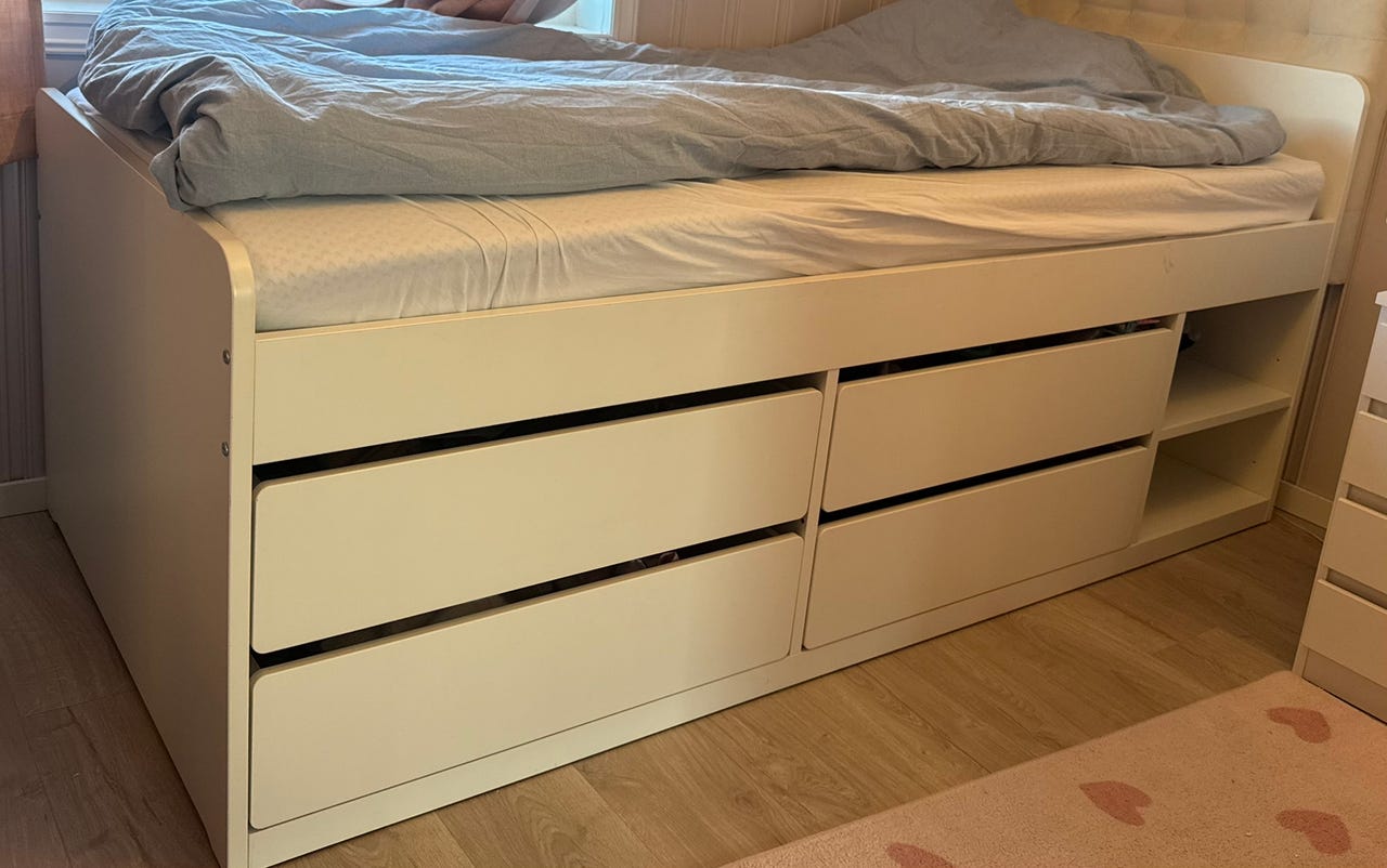 IKEA Släkt seng til barn hvit med oppbevaringsskuffer, madrass og ...