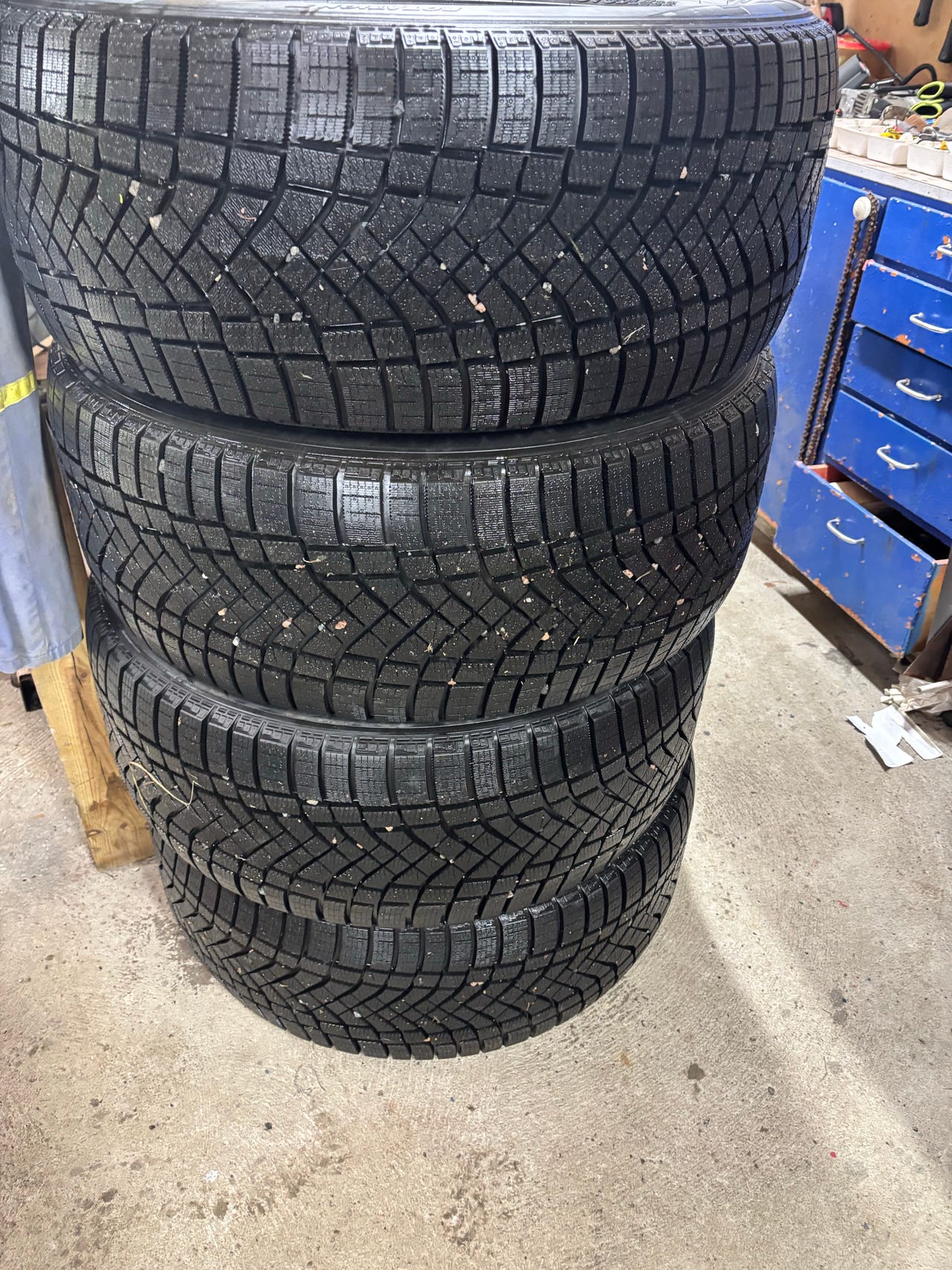 Pirelli ICE ZERO Studless vinterdekk – helt nye selges billig | FINN-torget