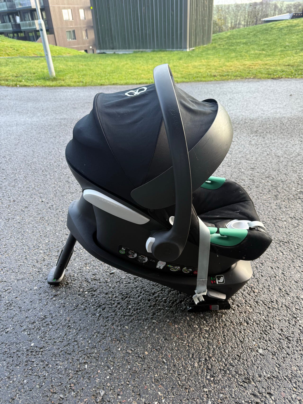 Bilstol og ISOFix base selges | FINN-torget