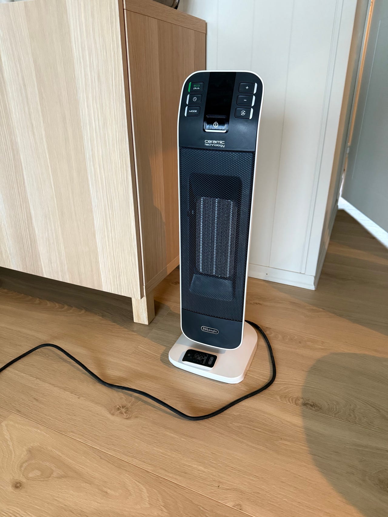 DeLonghi Ceramic Technology vifteovn med fjernkontroll | FINN-torget