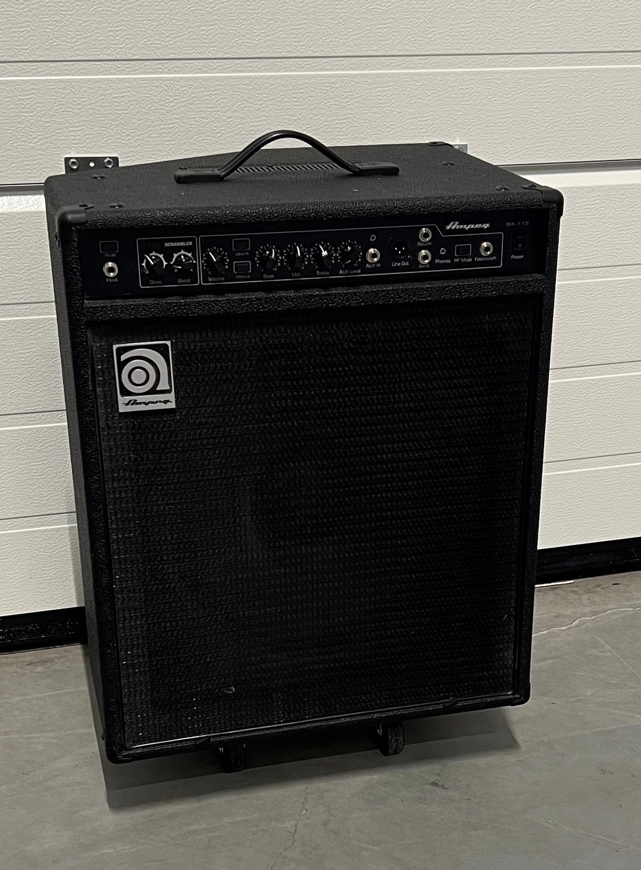 Ampeg BA-115 v2 basscombo – 150 W, 1×15", Scrambler | FINN-torget
