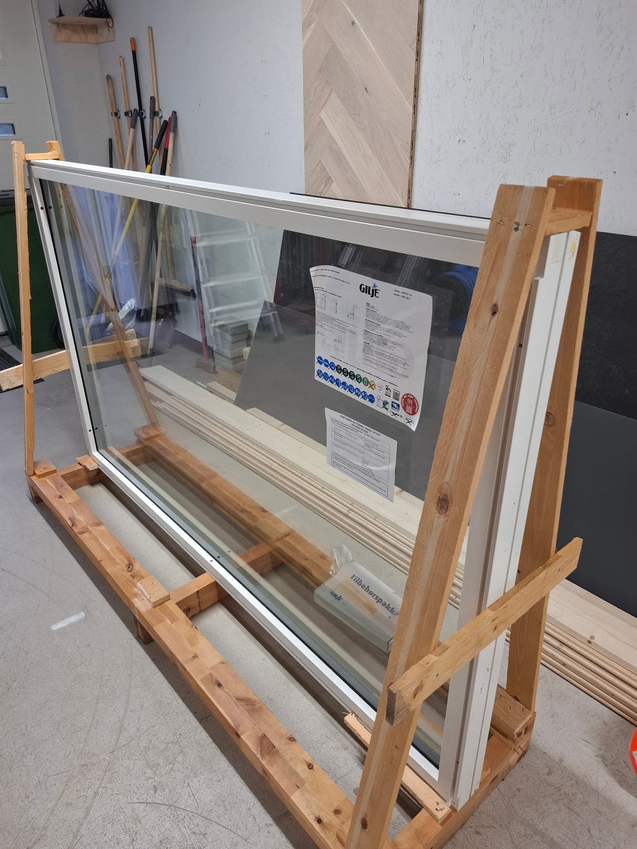 Fastkarmvindu 209cm x 126,5cm | FINN-torget