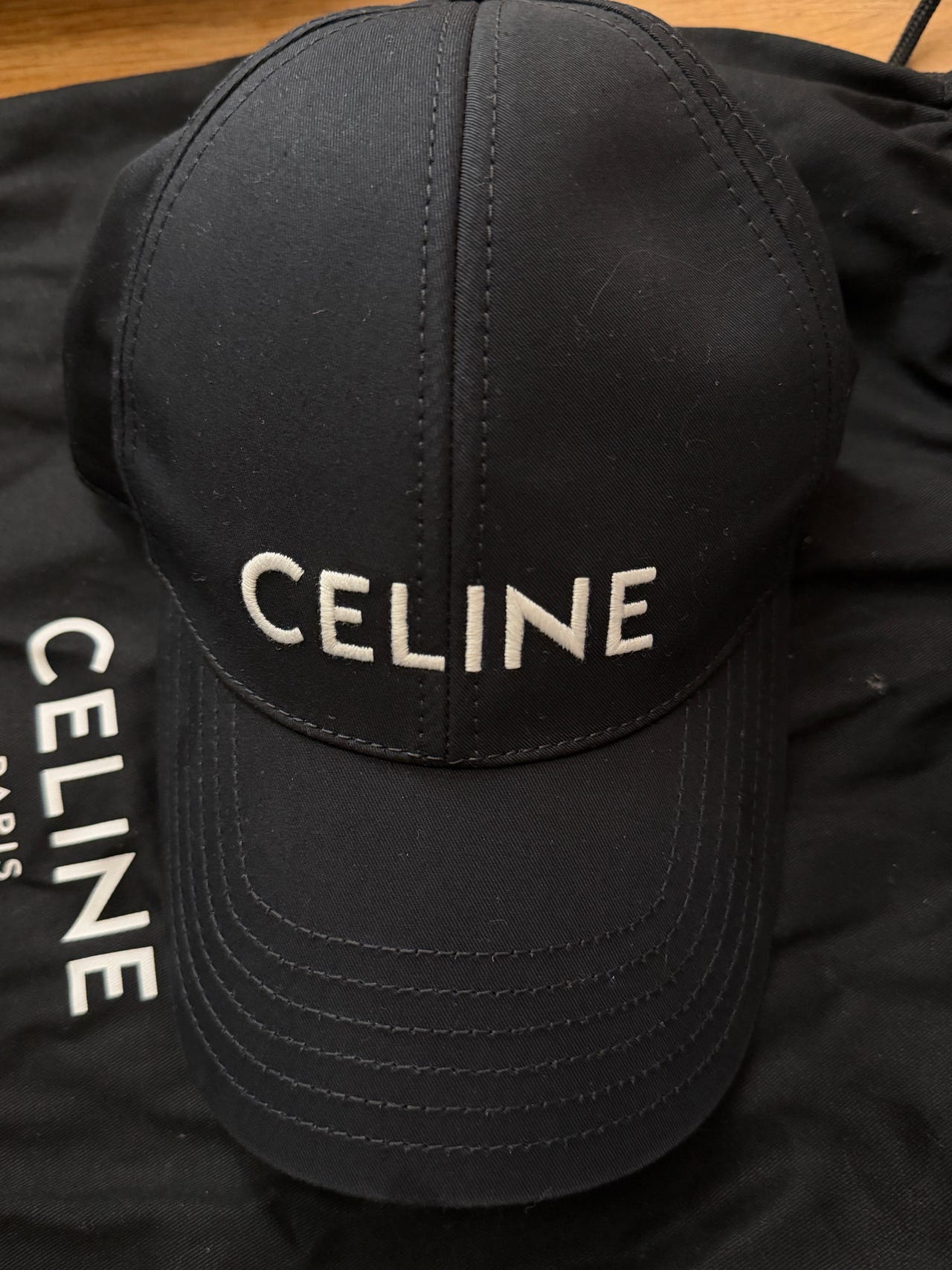 Celine caps | FINN-torget