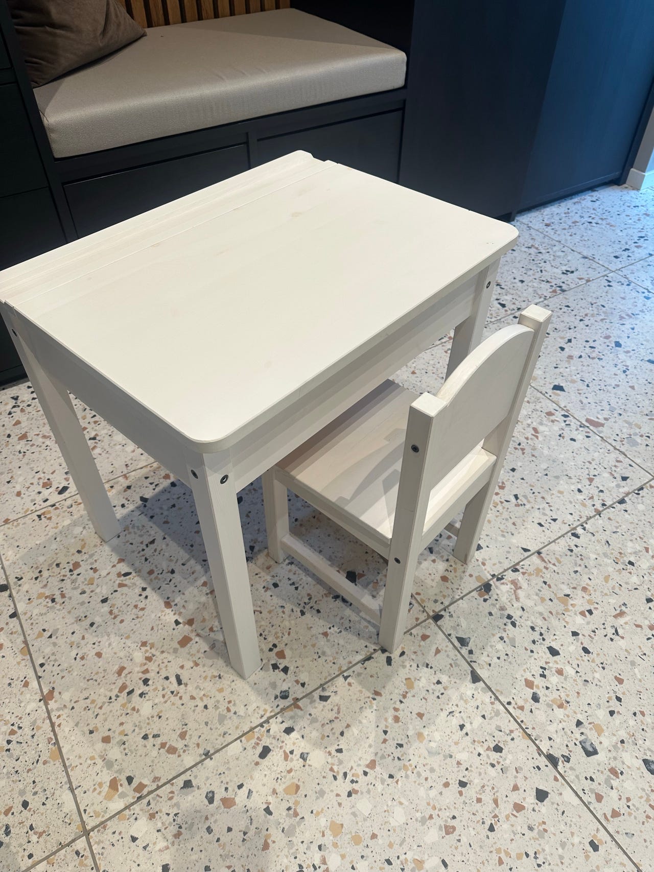 IKEA Barnemøbel bord/pult og Stol i Hvit Tre | FINN-torget