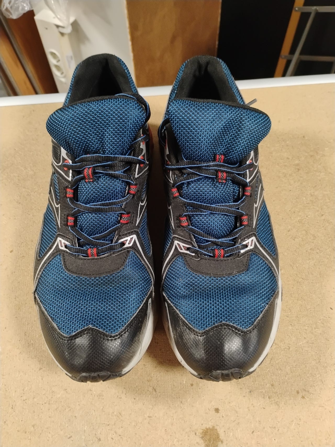 Dual Dens waterproof sko kr 300 | FINN-torget