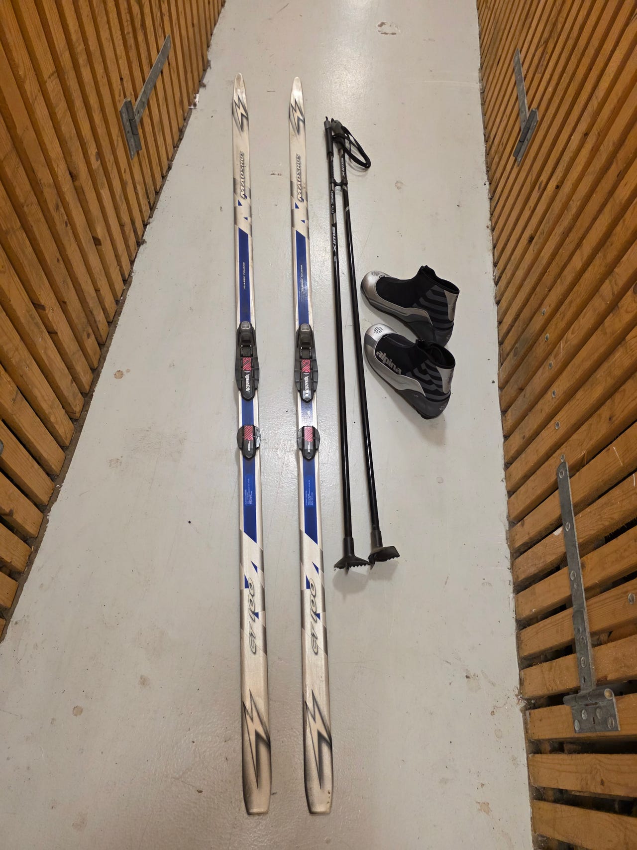 Ski, staver og skistøvler | FINN-torget