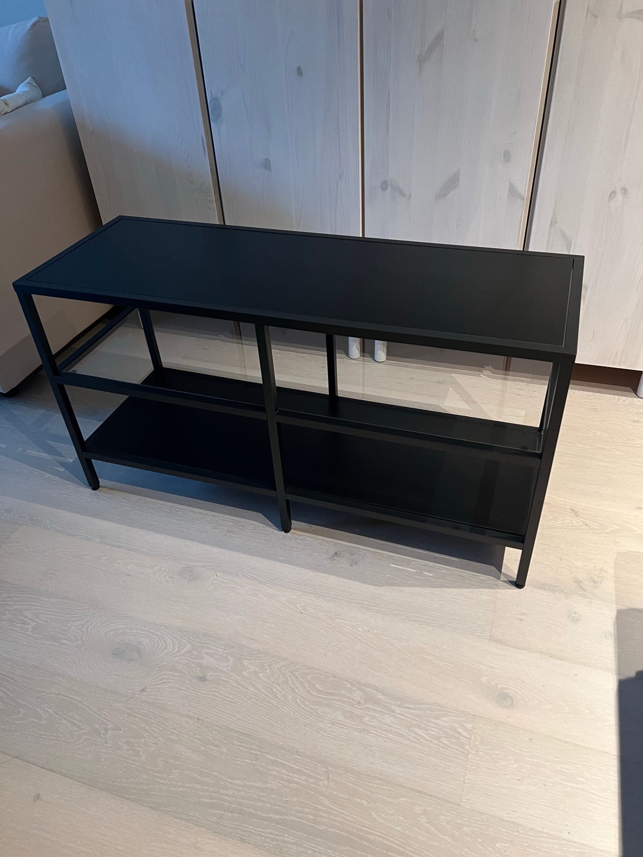 Sort Vittsjö TV-benk | FINN-torget