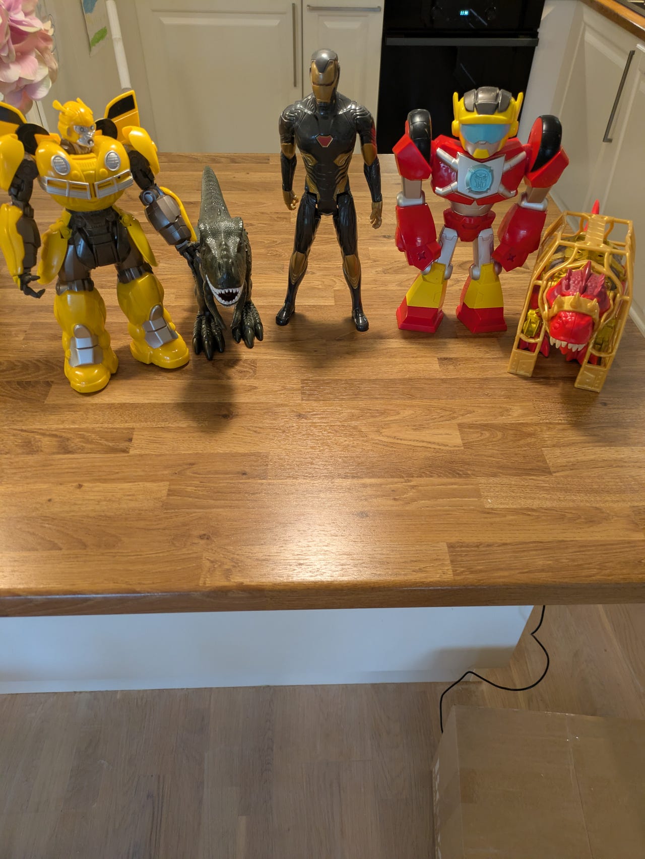 Transformers, roboter og dinosaurer lekefigurer barn | FINN-torget