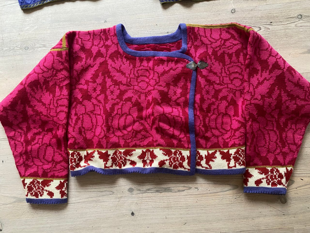 Strikkejakke Solveig Hisdal design | FINN-torget