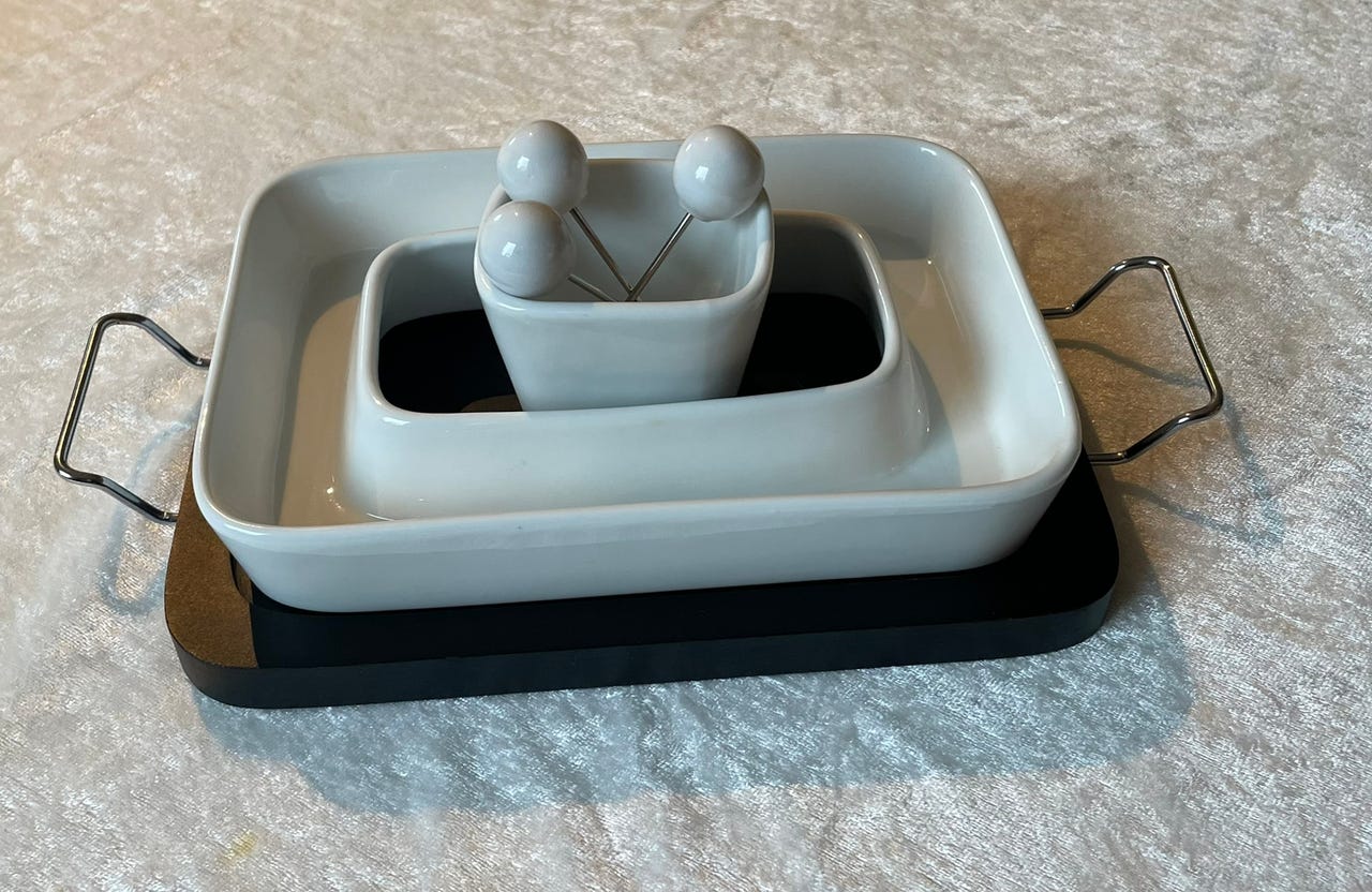 Serveringssett i tre og porselen – perfekt til oliven, snacks eller ...