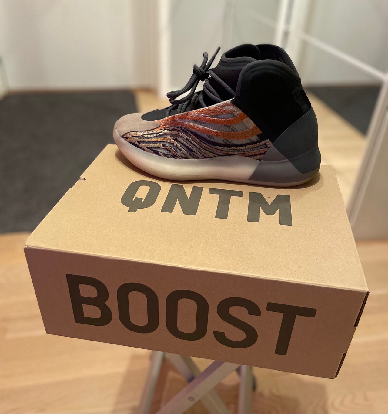 ADIDAS YEEZY QNTM “QUANTUM” – STREET STYLE MED BOOST! | FINN-torget