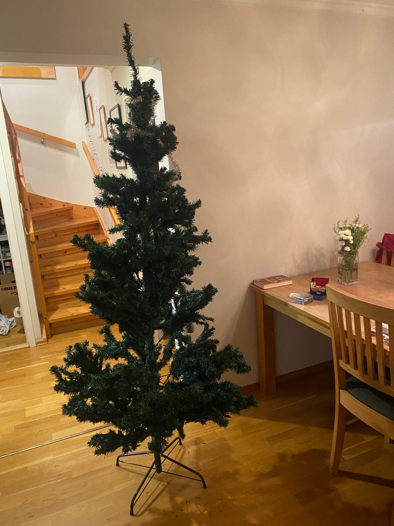 Brukt juletre i plast gis bort mot henting. | FINN-torget