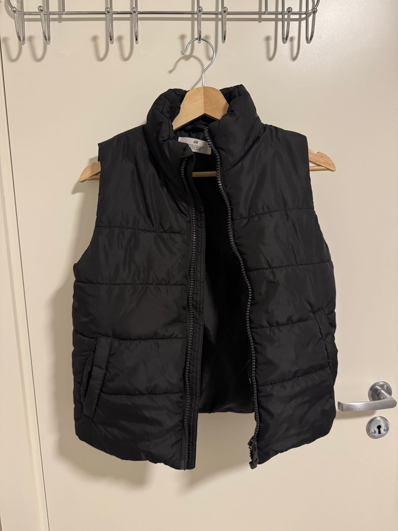 H&M Vattert Vest Barn 134 Svart Gutt | FINN-torget