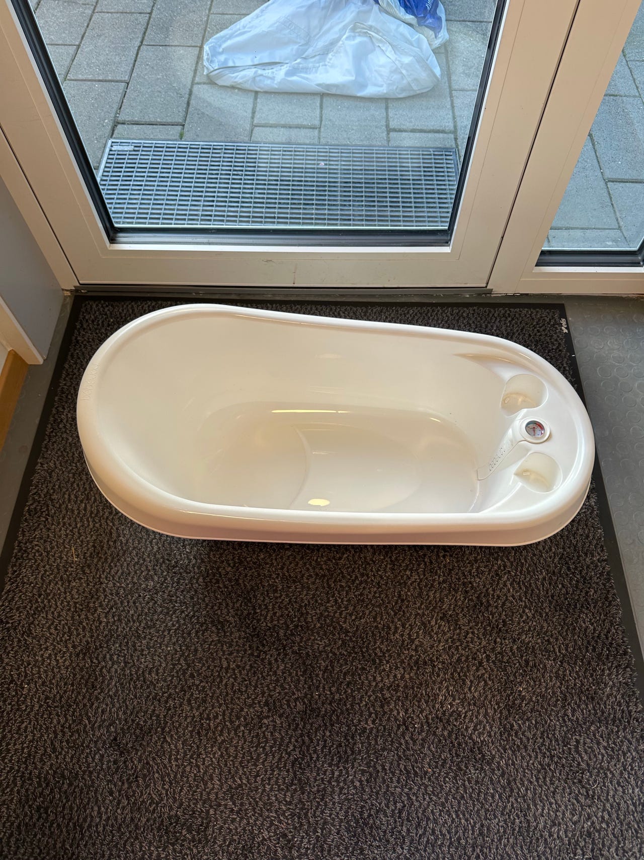 Badekar i hvit plast for barn | FINN-torget